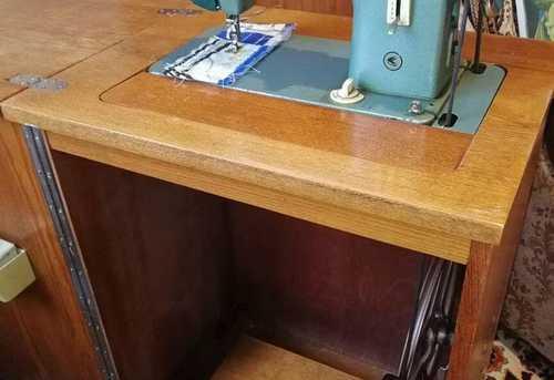Швейная машина Чайка-2 с ножным приводом