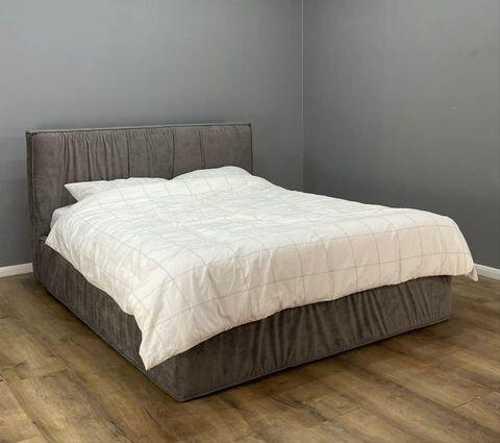 Кровать двухспальная дизайнерская в наличии