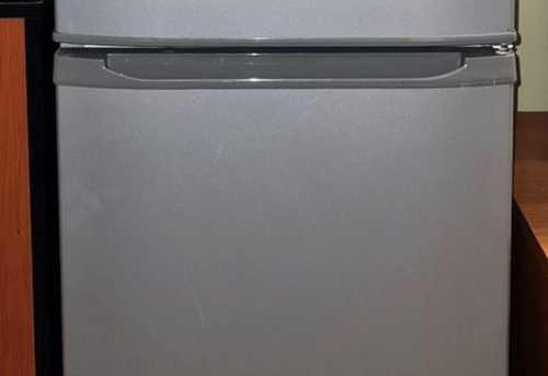 Холодильник Бирюса М122