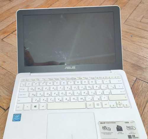 Нетбук asus E202S