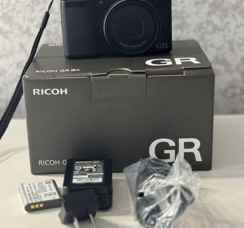 Ricoh GRiiix Как новый (33 кадра)