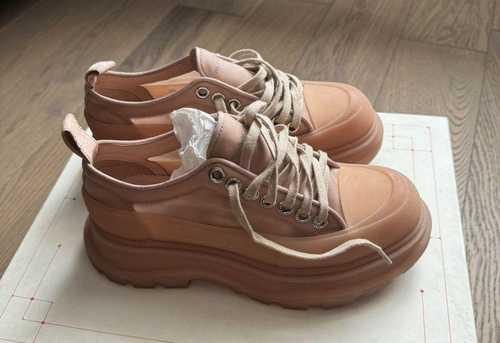 Alexander mcqueen tread slick pink