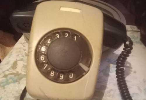 Старый настенный телефон СССР