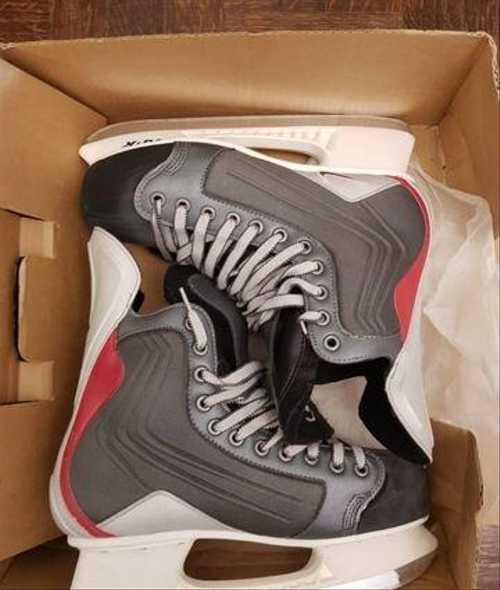 Профессиональные хоккейные коньки Nike Quest 6