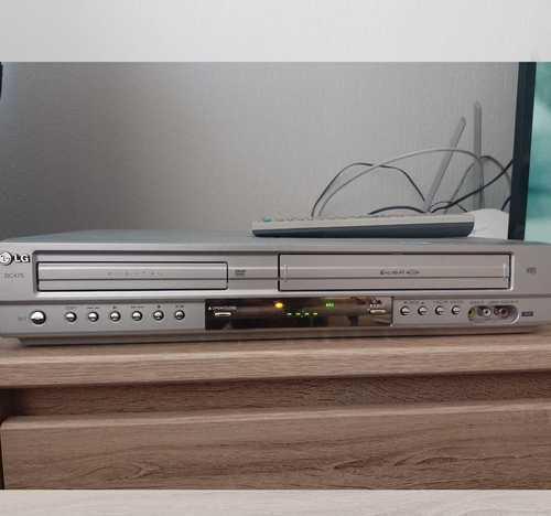 Hi-fi DVD VHS медиацентр LG DC475