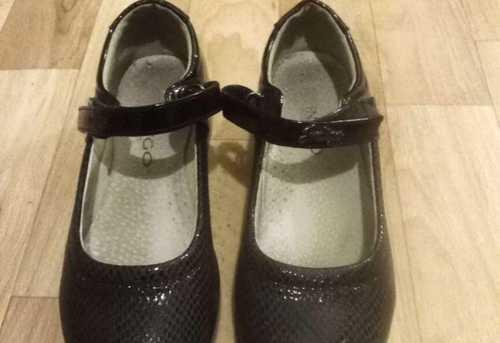 Туфли для девочки 32 размер новые
