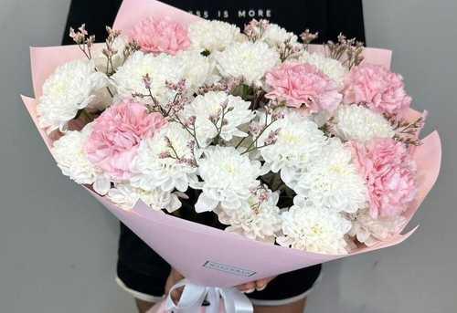 Букет нежно-розовые диантусы и хризантема