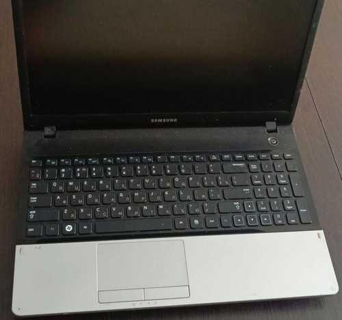 Продам неисправный ноутбук Samsung NP300E5A