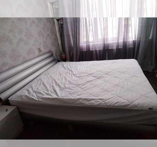 Кровать с матрасом 180х200 бу