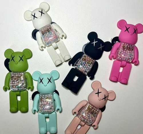 Мишки bearbrick подставка для телефона