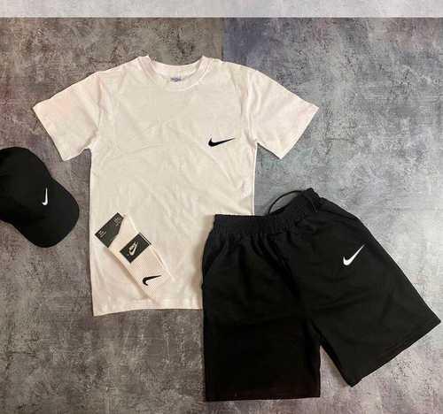 Футболка и шорты Nike 4 в 1