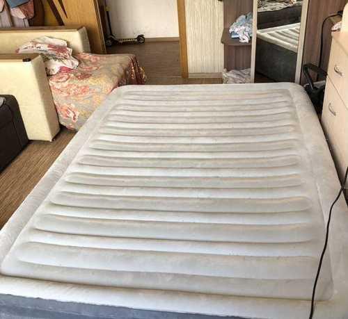 Двухспальный надувной матрас-кровать