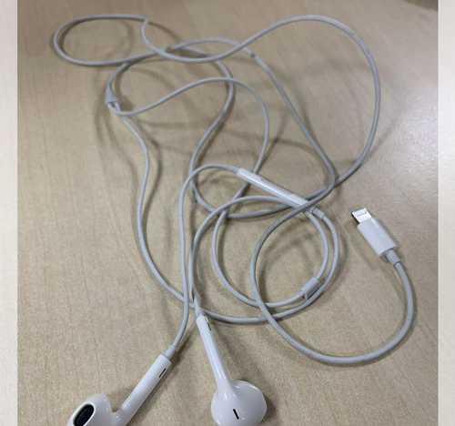 Проводные наушники Apple EarPods