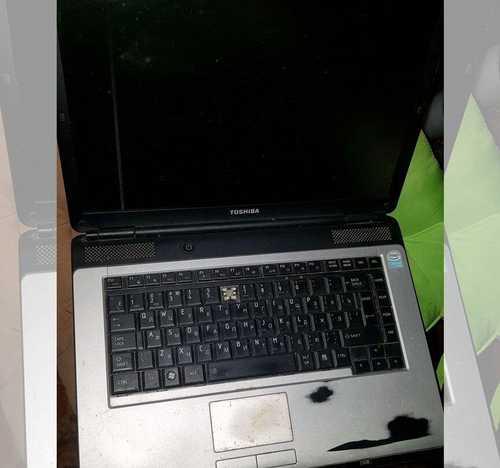 Ноутбук Toshiba Satellite L300-11E