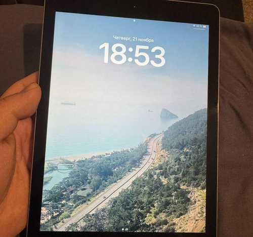 Планшет Apple iPad (2018) 32GB Wi-Fi Space Grey