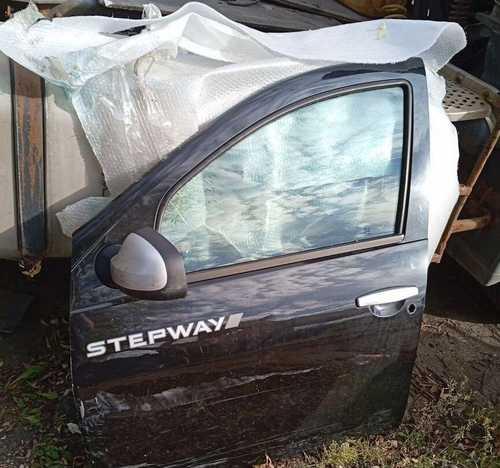 Дверь передняя левая Рено Сандеро stepway 2014 год