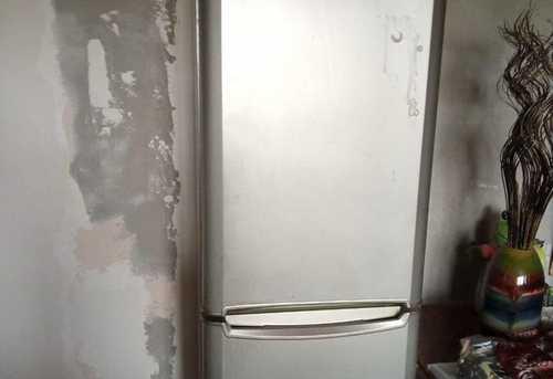 Холодильник бу Indesit вн 20 S-2009 R134a