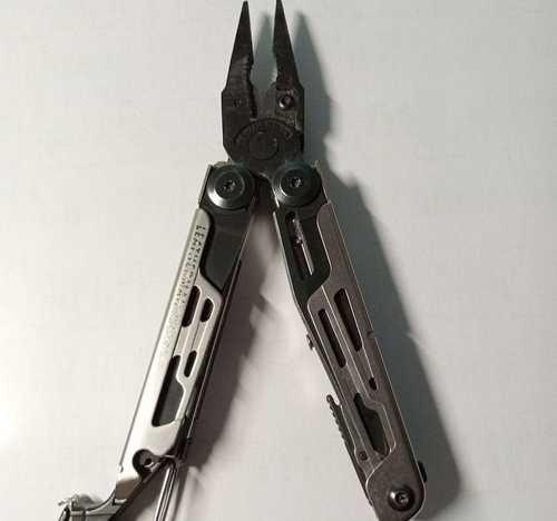 Мультитул leatherman signal