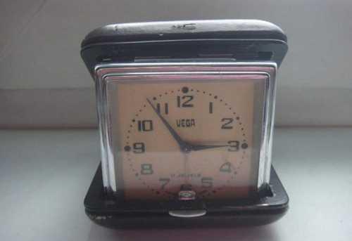 Часы - Будильник дорожные в коробке Vega Ussr