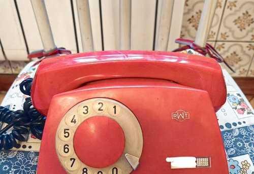Красный советский телефон RMT