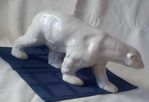 Статуэткс Белый медведь