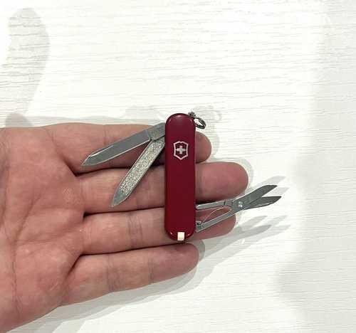 Нож Victorinox classic SD 0.6223.G