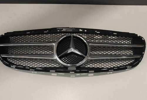 Решетка радиатора Mercedes W212