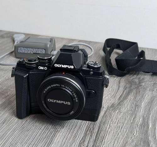 Olympus OM-D E-M10 kit беззеркальный фотоаппарат