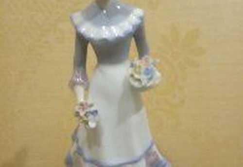 Фарфоровая статуэтка "Девочка с цветами"