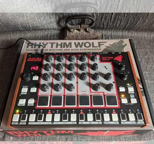 Драм-машина akai PRO rhythm wolf