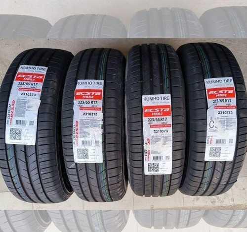 Kumho Ecsta HS52 215/60 R17 100V