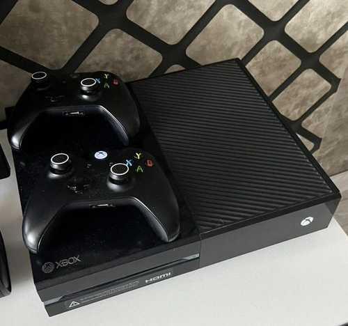 Xbox one 500 gb 2 джостика