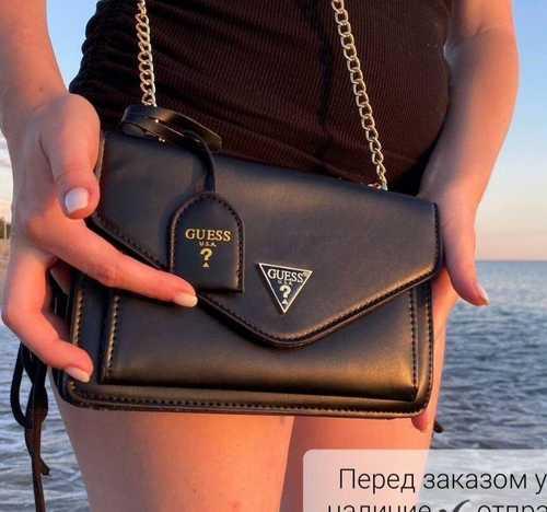 Сумка Guess через плечо на цепочке черная