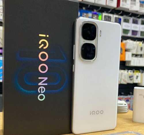 Vivo iQOO 10 Pro, 12/256 ГБ