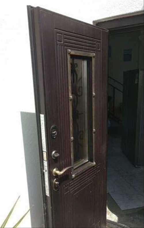 Продам металлическую двустворчатую дверь