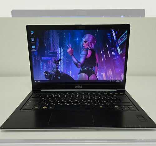 Fujitsu 13" Core i5/8gb RAM  SSD 32gb 500Gb