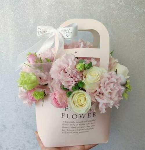 Букет цветы в сумочке