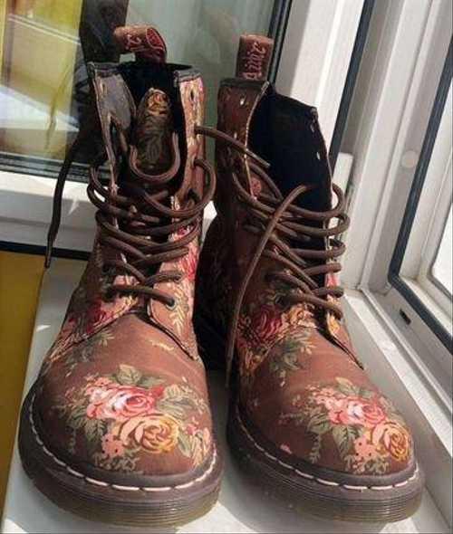 Dr. Martens Victorian Flowers 41