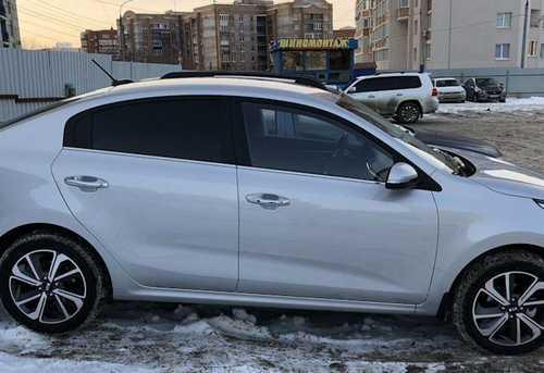 Бампер задний Киа Рио 4 KIA RIO серебристый RHM