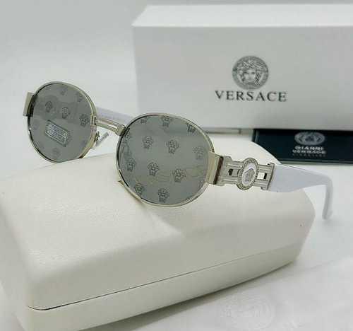 Солнцезащитные очки Versace