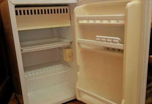 Холодильник бу маленький 72 см