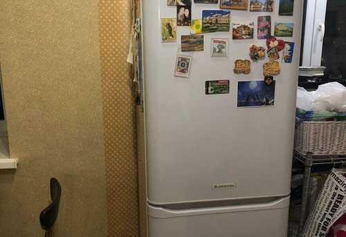 Холодильник бу Двухкамерный Ariston