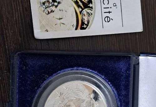 Серебряная монета знака зодиака рыбы