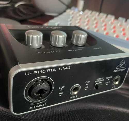 Звуковая карта behringer um2