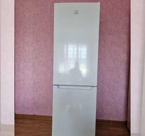 Холодильник Indesit DS 318 W