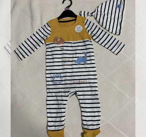 Комбинезон, шапка 6-9 месяцев. Mothercare. Новый