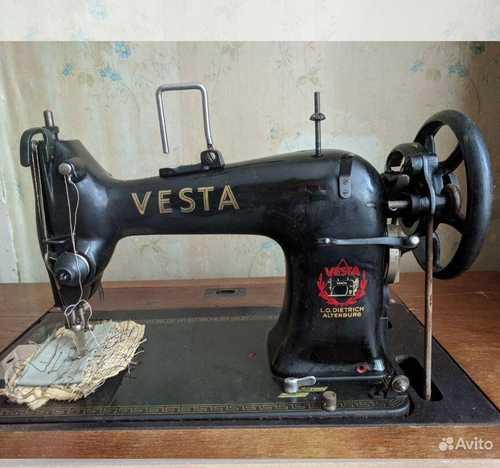 Немецкая ножная швейная машинка Vesta