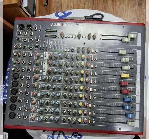 Микшерный пульт Allen Heath ZED 12FX