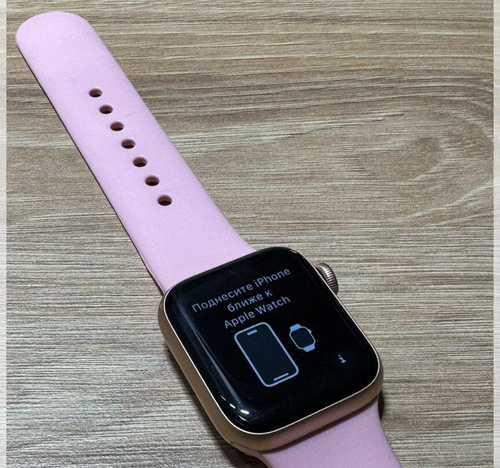 Apple Watch SE (40 мм) 2020 год