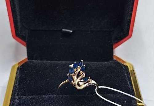 Золотое кольцо с сапфиром и бриллиантами(1475)
